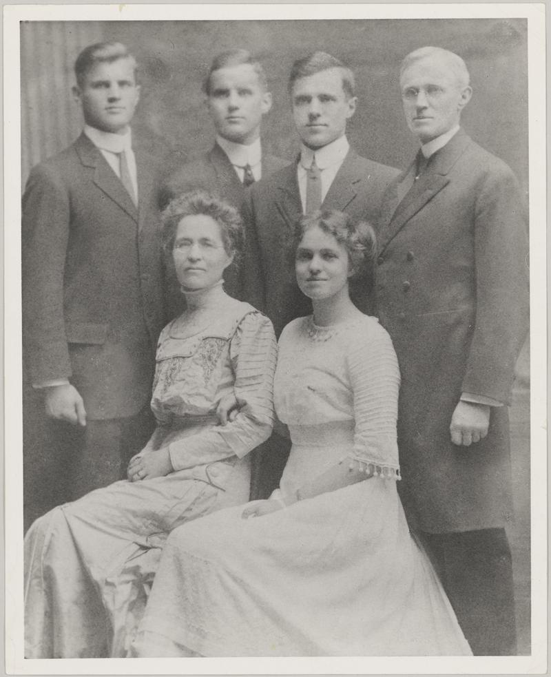 Compton family, circa 1910 | MIT Museum