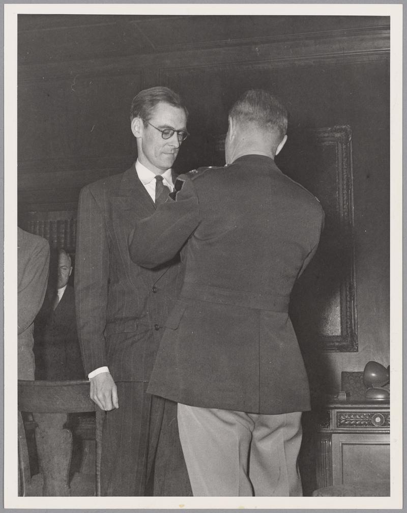 William R. Hawthorne receiving award | MIT Museum